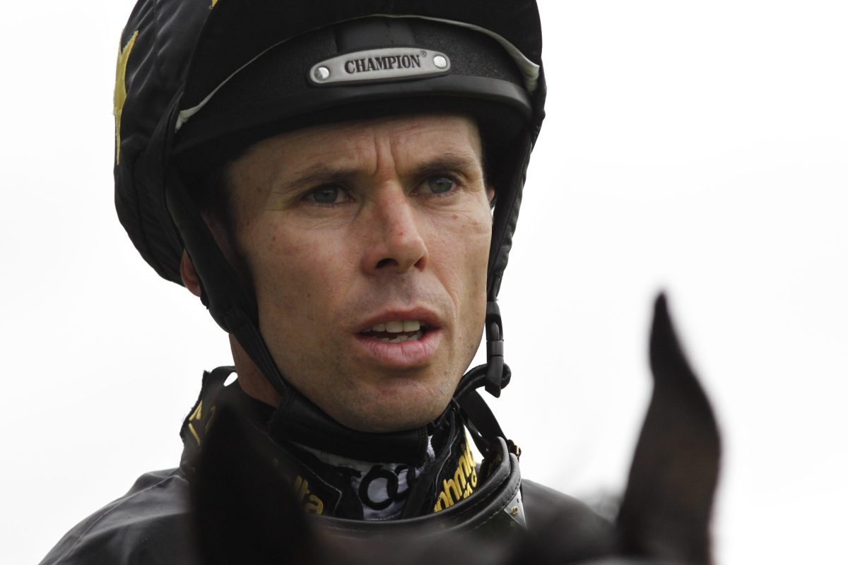 Jockey Graham Lee nach Sturz weiter auf Intensivstation - GaloppOnline.de