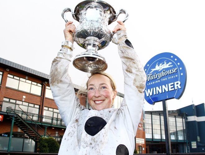 Lorna Brooke triumphiert in Ladies Steeplechase - GaloppOnline.de